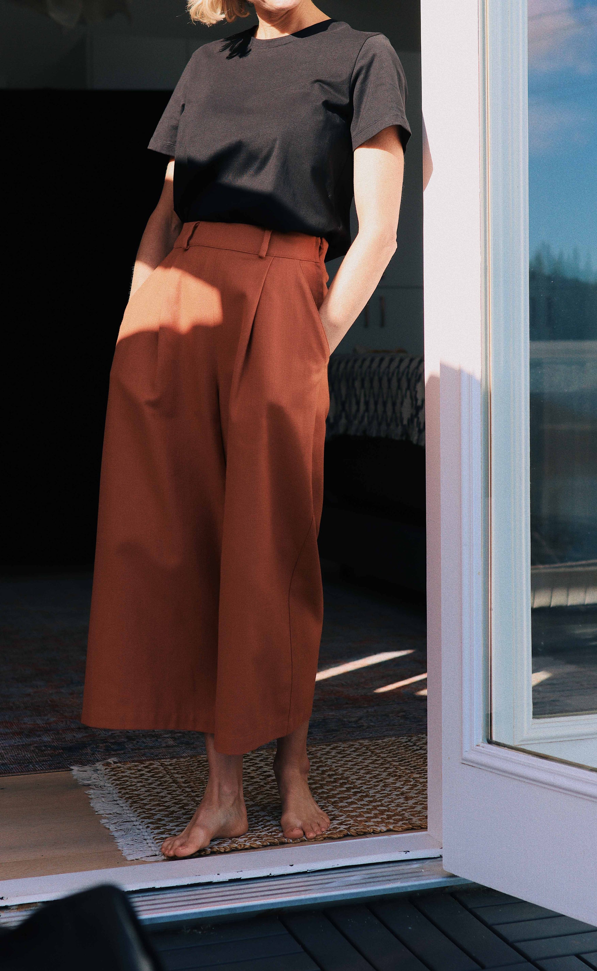 The Minimalist - Cayenne Elastic Waist Loose Cropped Pants – Power Of ...