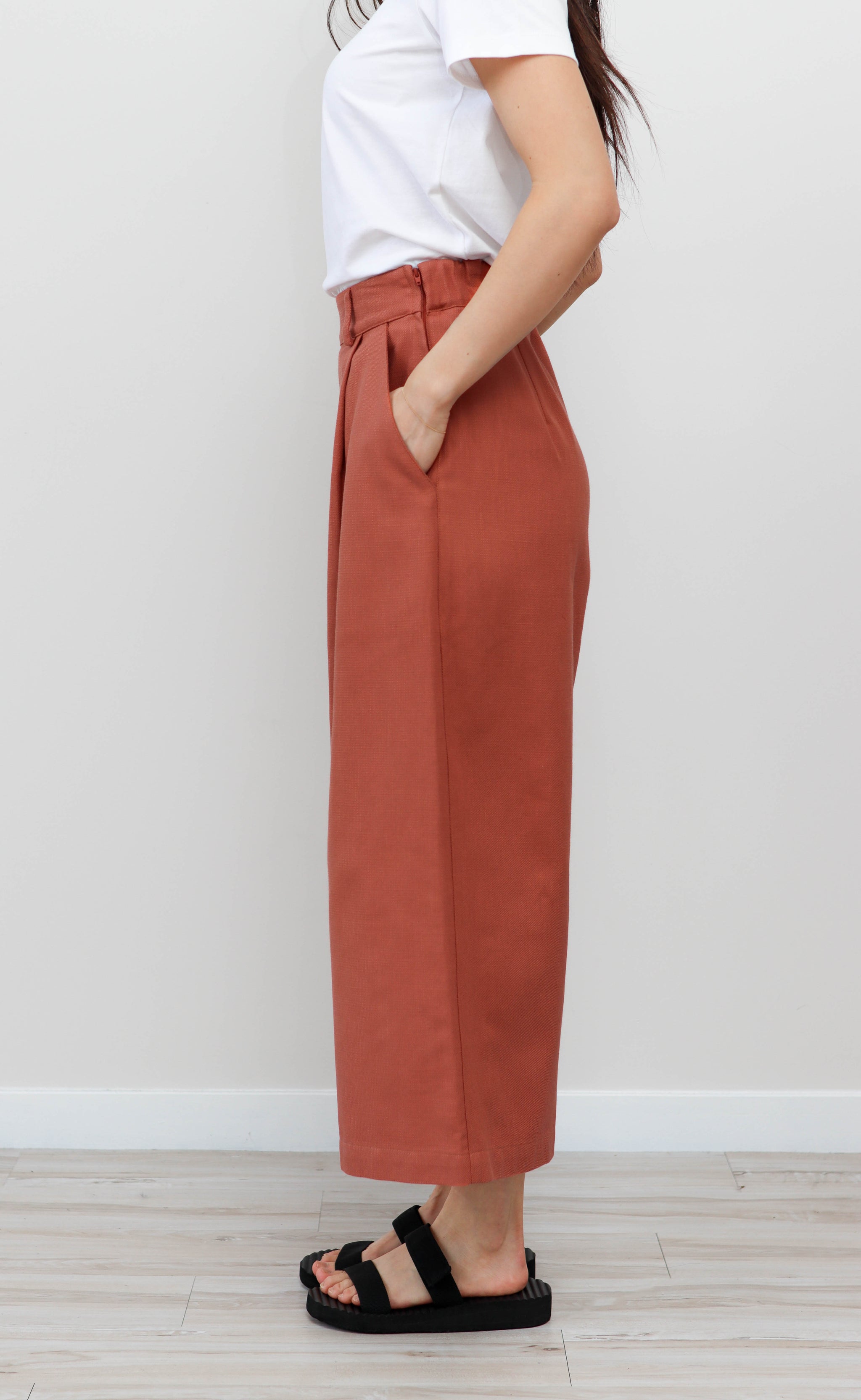 The Minimalist - Cayenne Elastic Waist Loose Cropped Pants – Power Of ...
